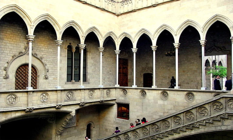 Descubre Los Edificios Medievales De Barcelona Lugaris